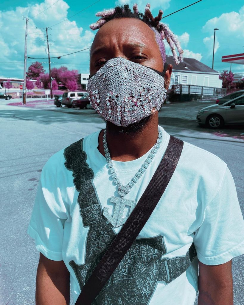 Rapper, Yung6ix reminds his colleagues in Nigeria what they are worth ...